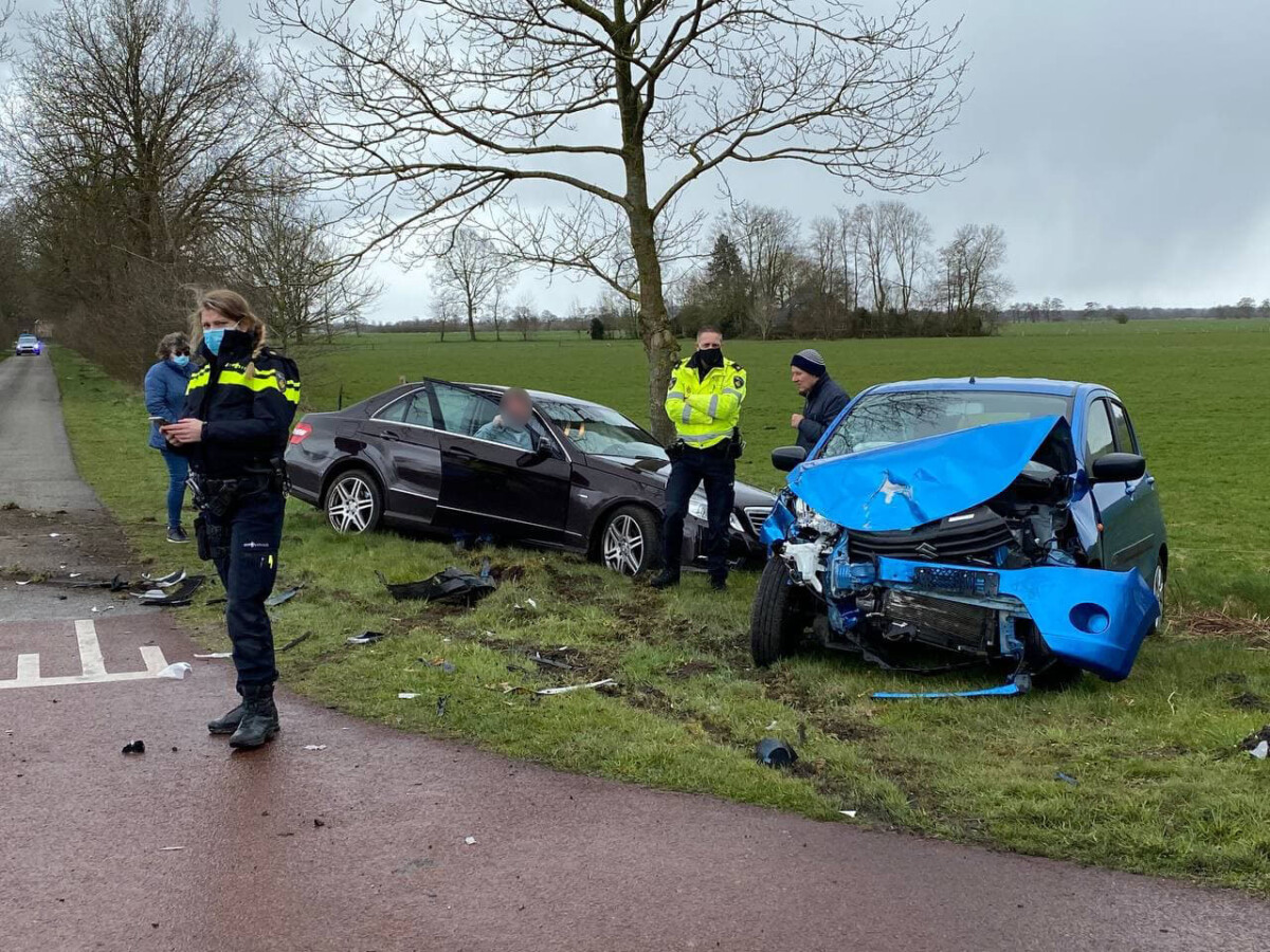 Auto’s botsen op kruising in Lucaswolde - NoorderNieuws