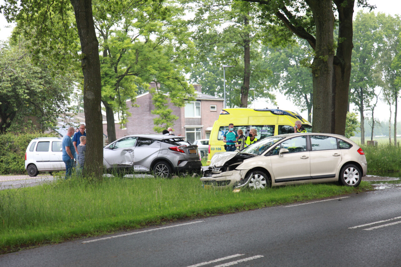 Twee auto’s botsen op N386 bij De Groeve - NoorderNieuws