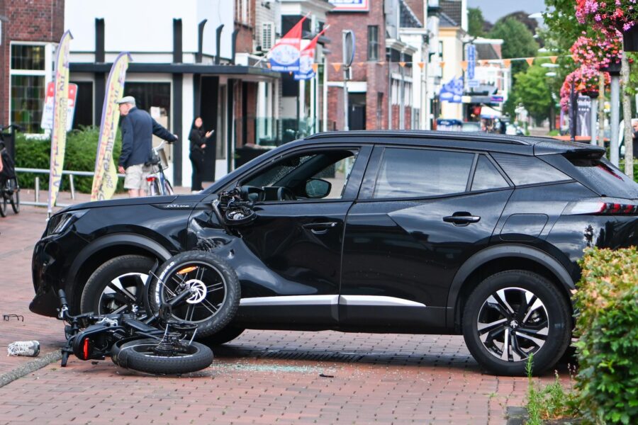 Vrouw op Fatbike gewond na botsing met auto - NoorderNieuws