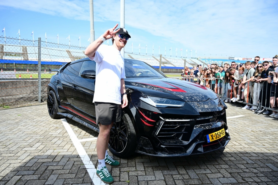 Enzo Knol onthuld zijn nieuwe Lamborghini op het TT Circuit in Assen ...