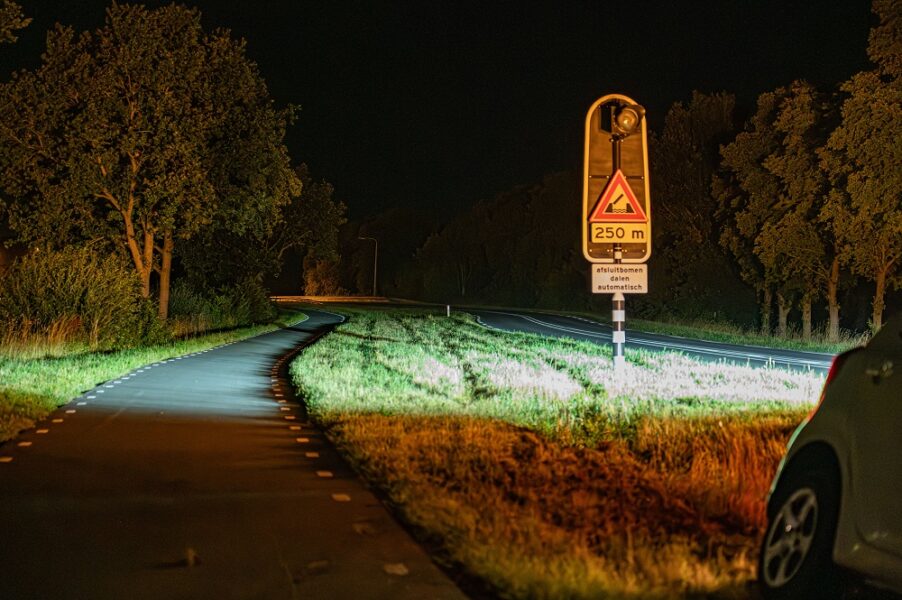 Vrouw verliest macht over stuur en belandt in greppel - NoorderNieuws