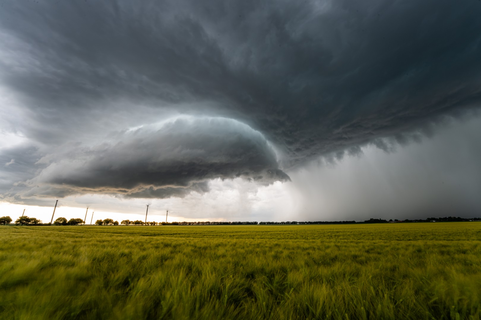 Waarschuwing voor zware onweersbuien met mogelijk hagelstenen en windstoten - NoorderNieuws